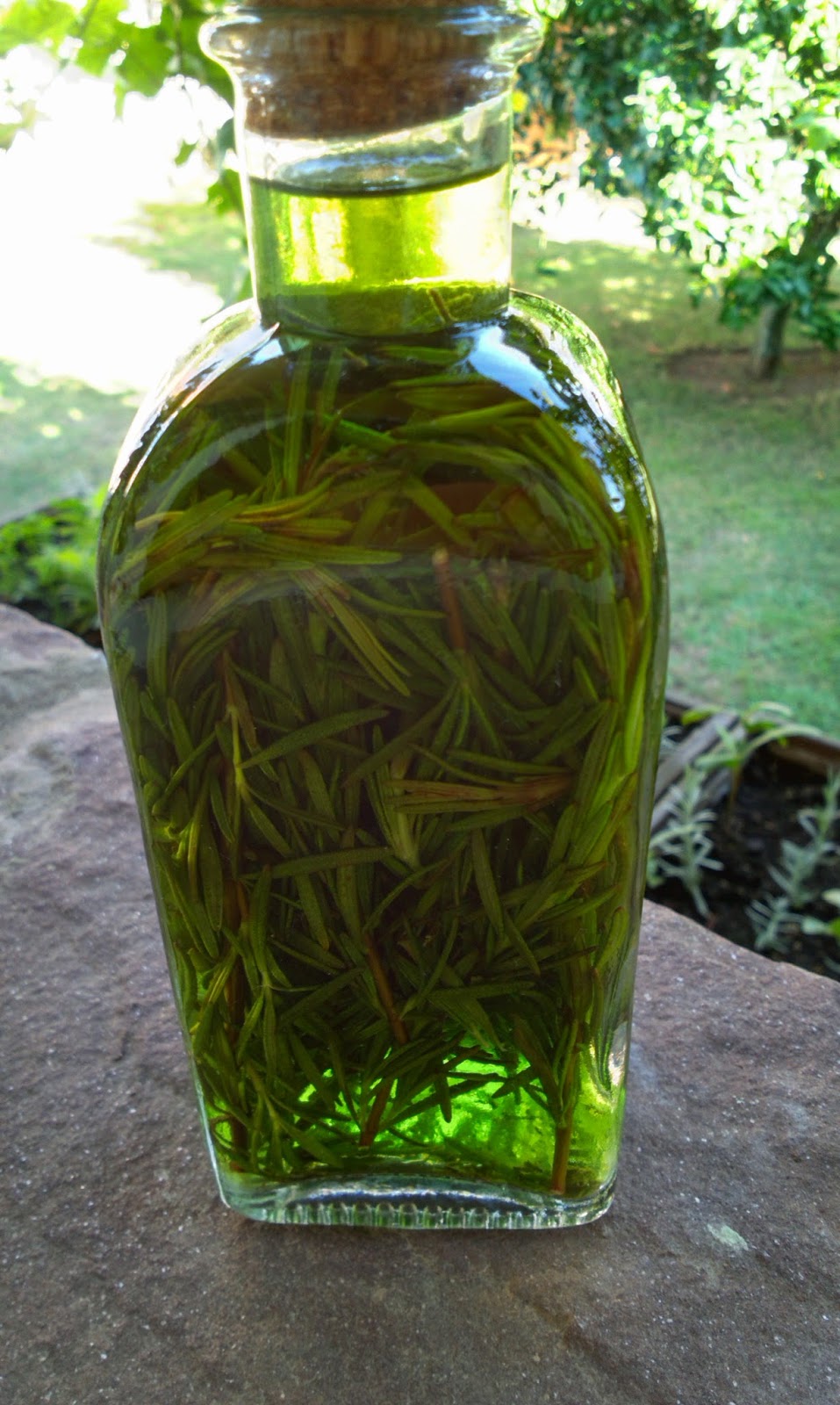 El humilde alcohol de romero | Azu Factoría Natural